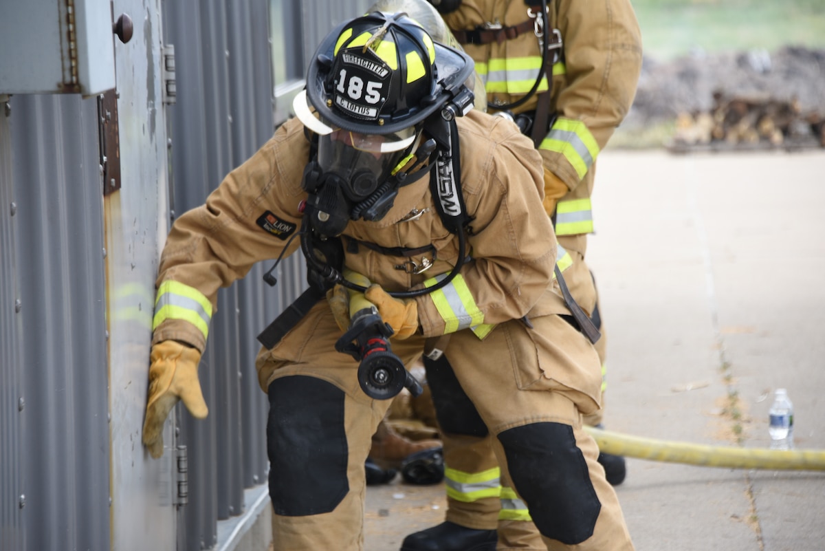 Iowa ANG fire fighters hone fire and rescue skills > 185th Air ...