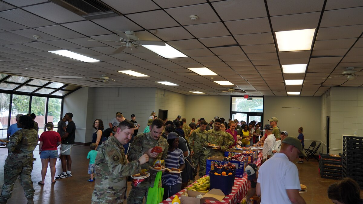 Celebrating family and 75 years of the Air Force Reserve > 505th ...