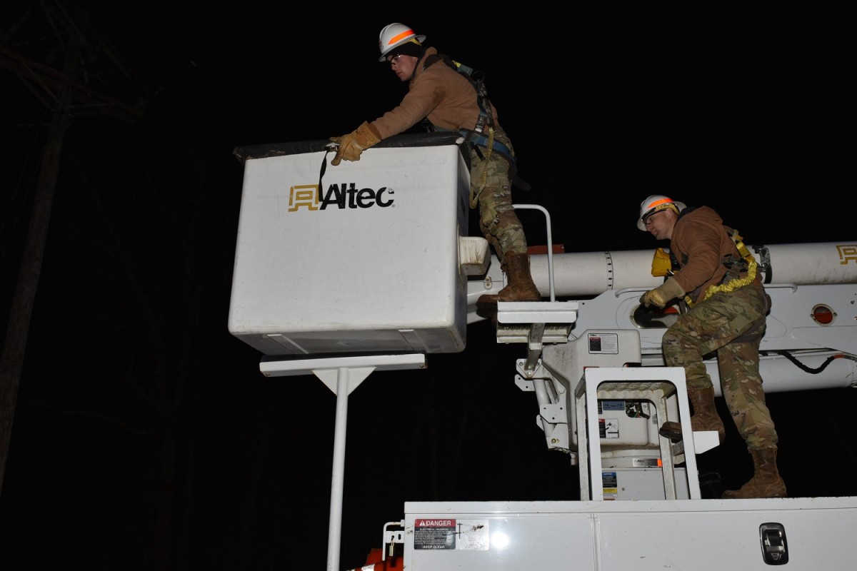 Linemen show off skills learned at Fort Leonard Wood’s Prime Power ...