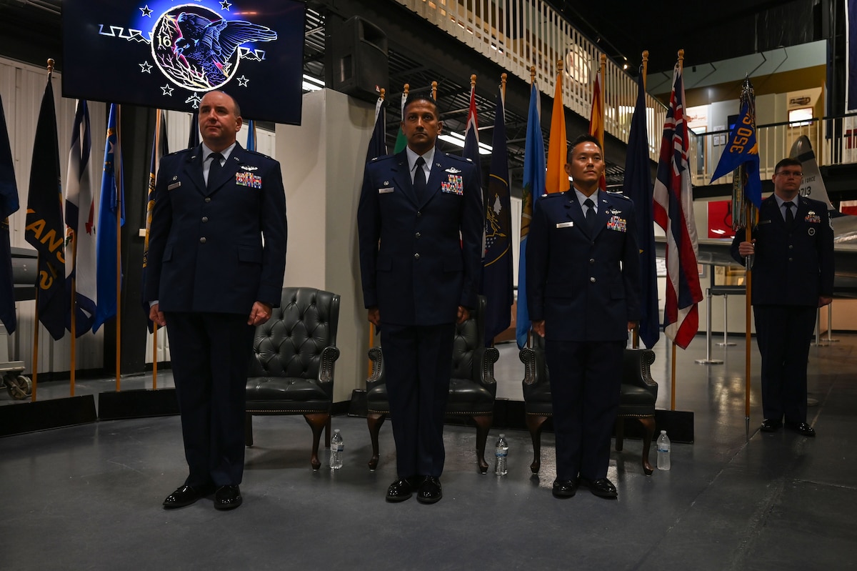 16th Electronic Warfare Squadron Change of Command > 350th Spectrum ...