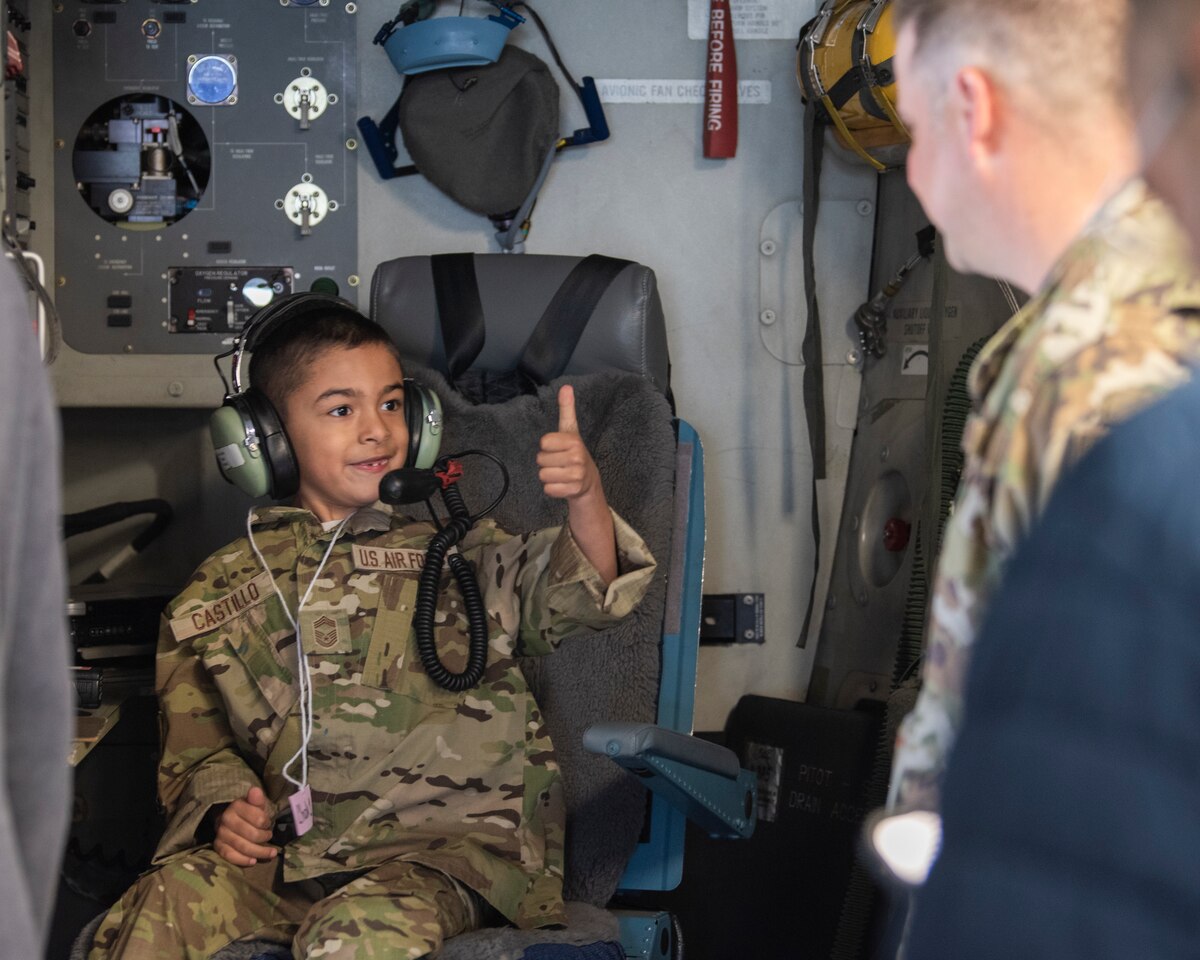 Military and Family Readiness Center hosts mock deployment event for children > Air National ...