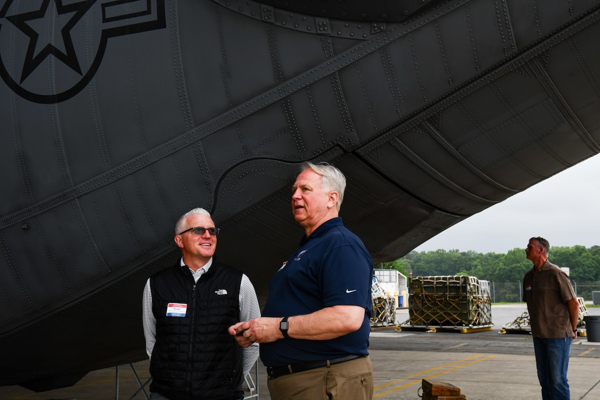 Ohio civic leaders visit Dobbins for tour > Dobbins Air Reserve Base ...