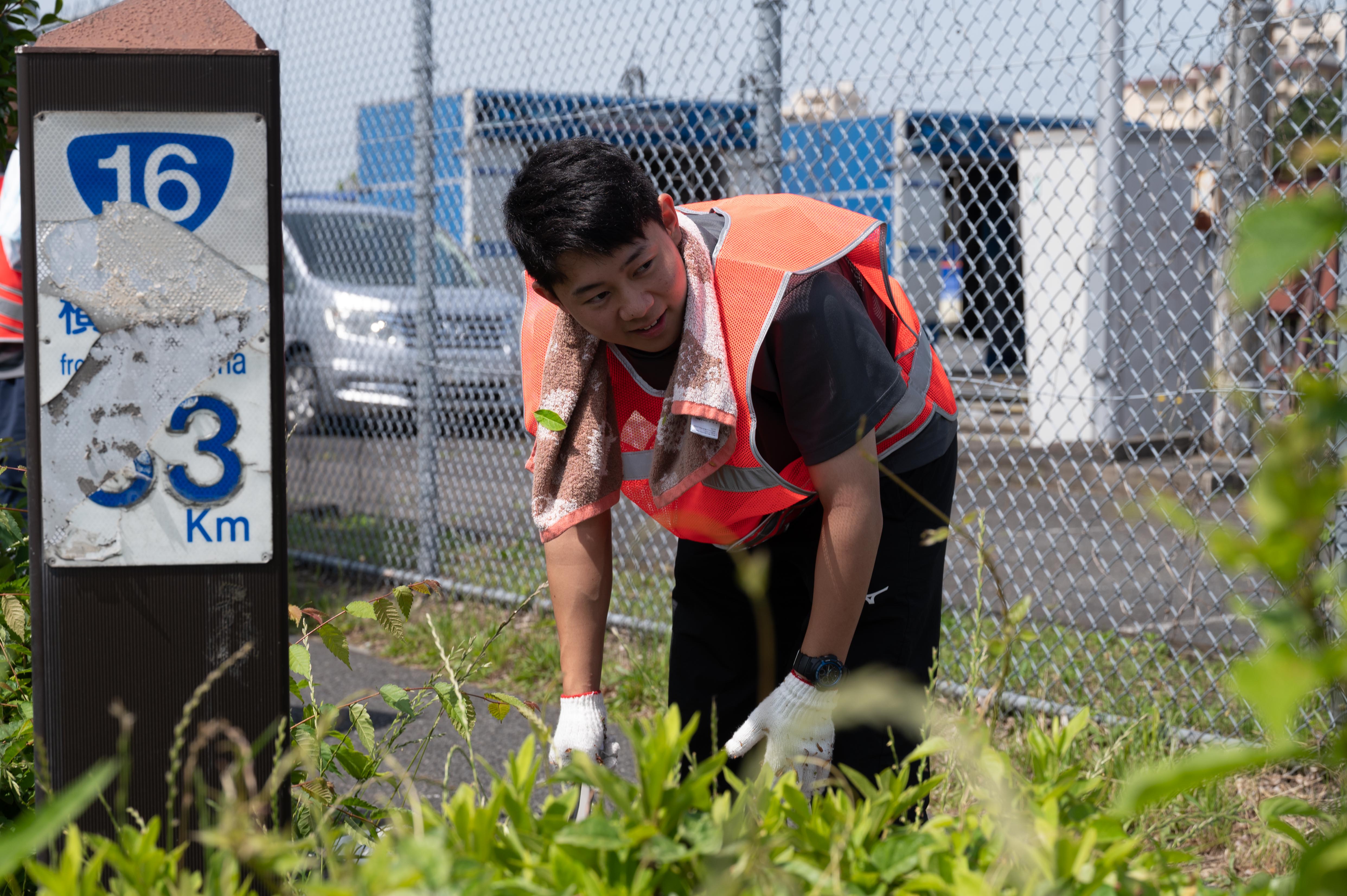 U.S. Military and JASDF partner-up to clean base fence line > 5th Air ...