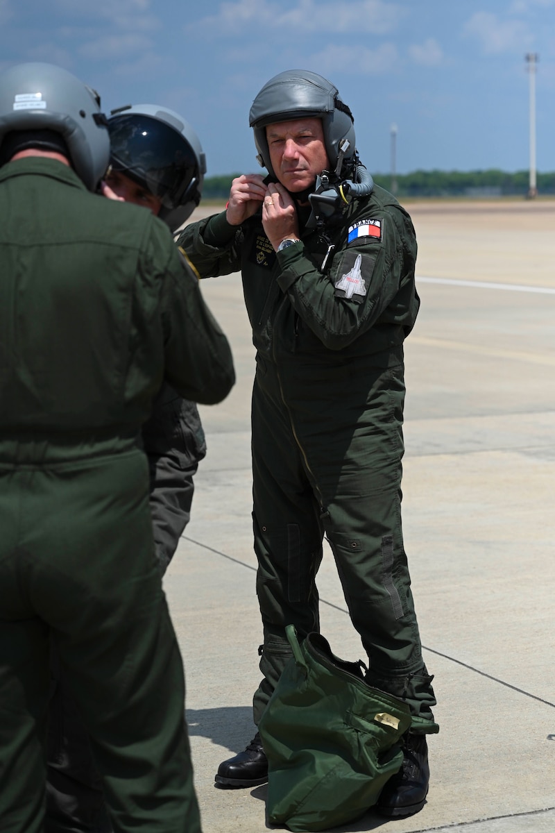 French Air and Space Force Strategic Air Forces commander visits AFGSC ...