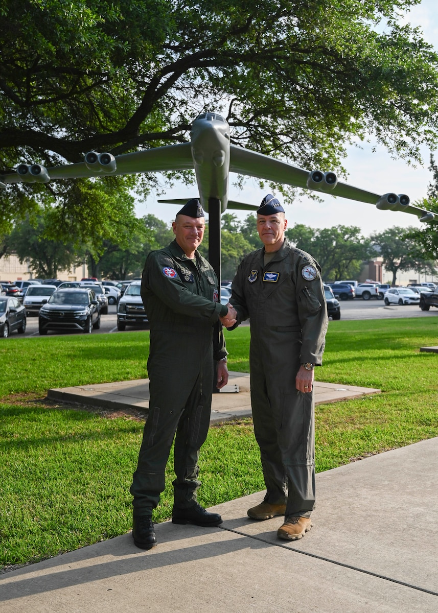 French Air and Space Force Strategic Air Forces commander visits AFGSC ...