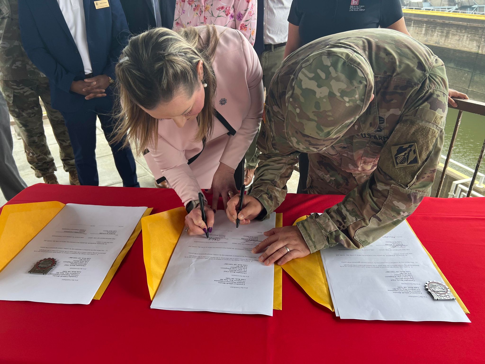 USACE signs agreement with Arkansas Waterways Commission to update tow ...