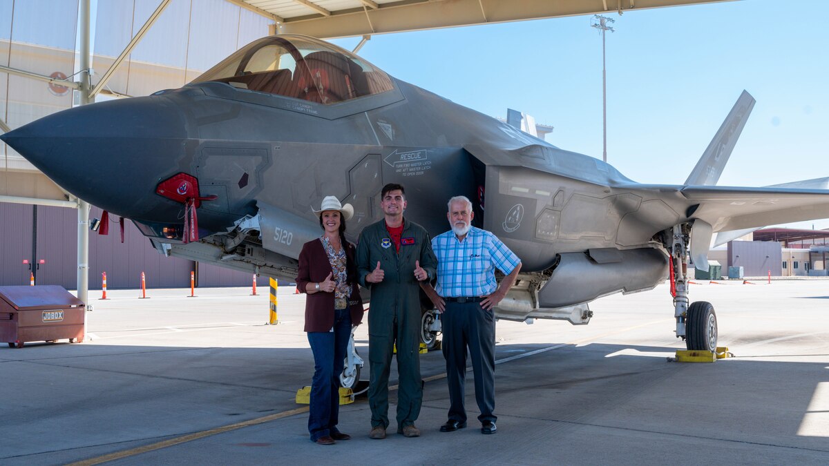 Arizona State Senator Shamp visits Luke > Luke Air Force Base > Article ...