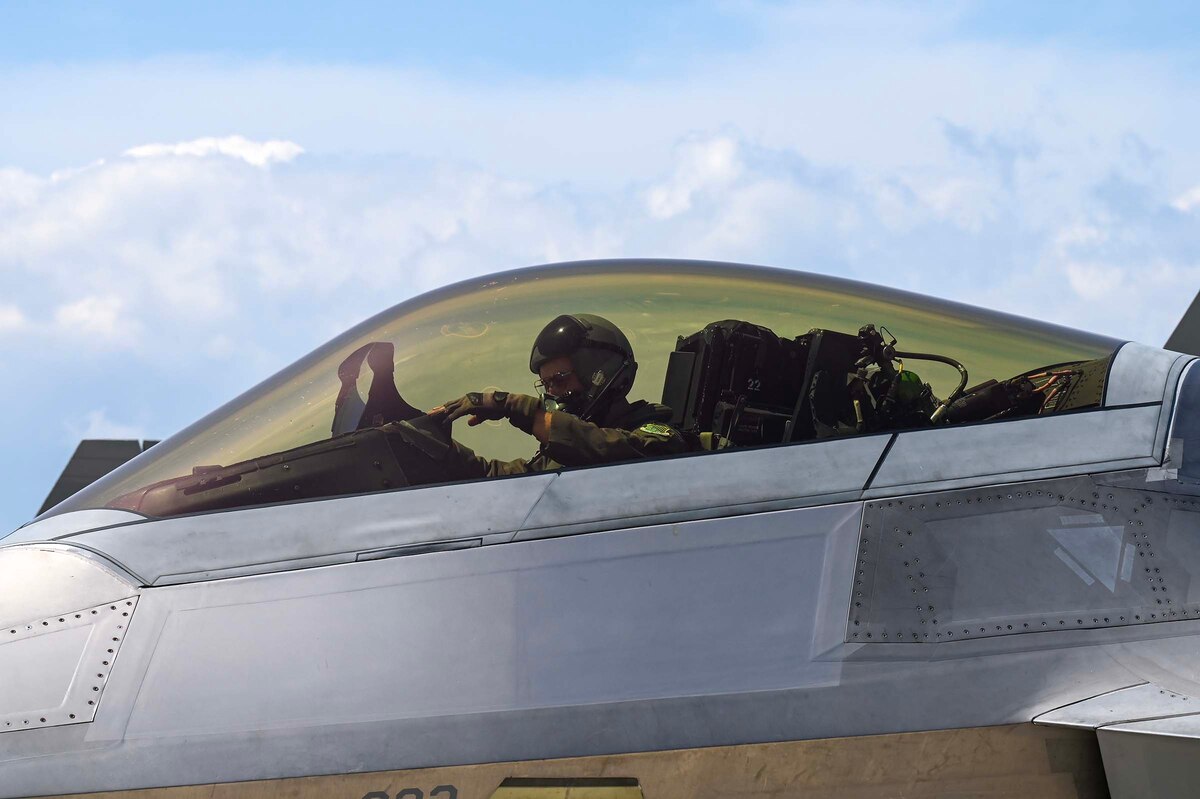 71st FS kicks off inaugural F-22 basic flying course > 505th Command ...
