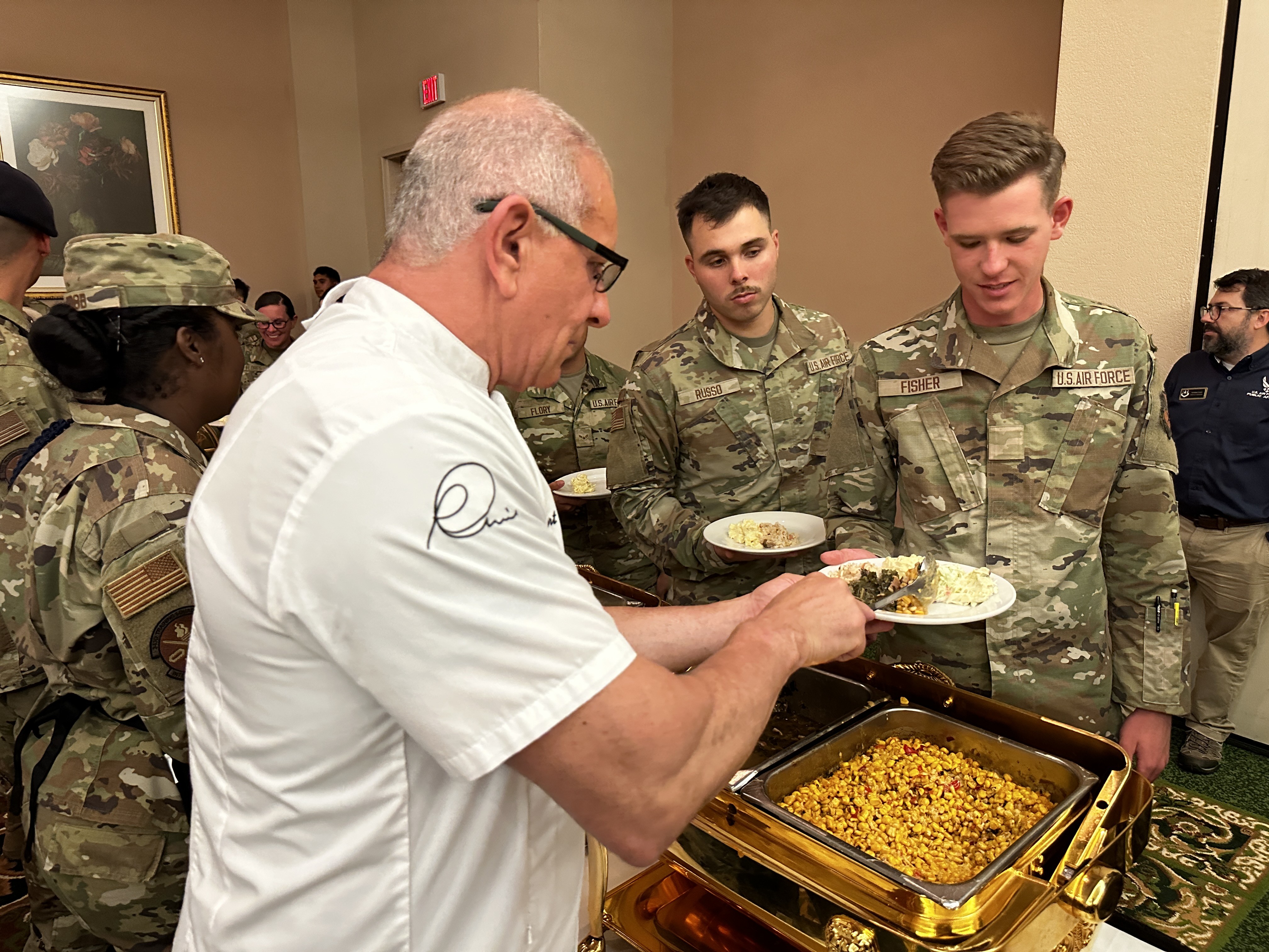 Celebrity Chef Robert Irvine inspires Airmen with healthy dinner and ...