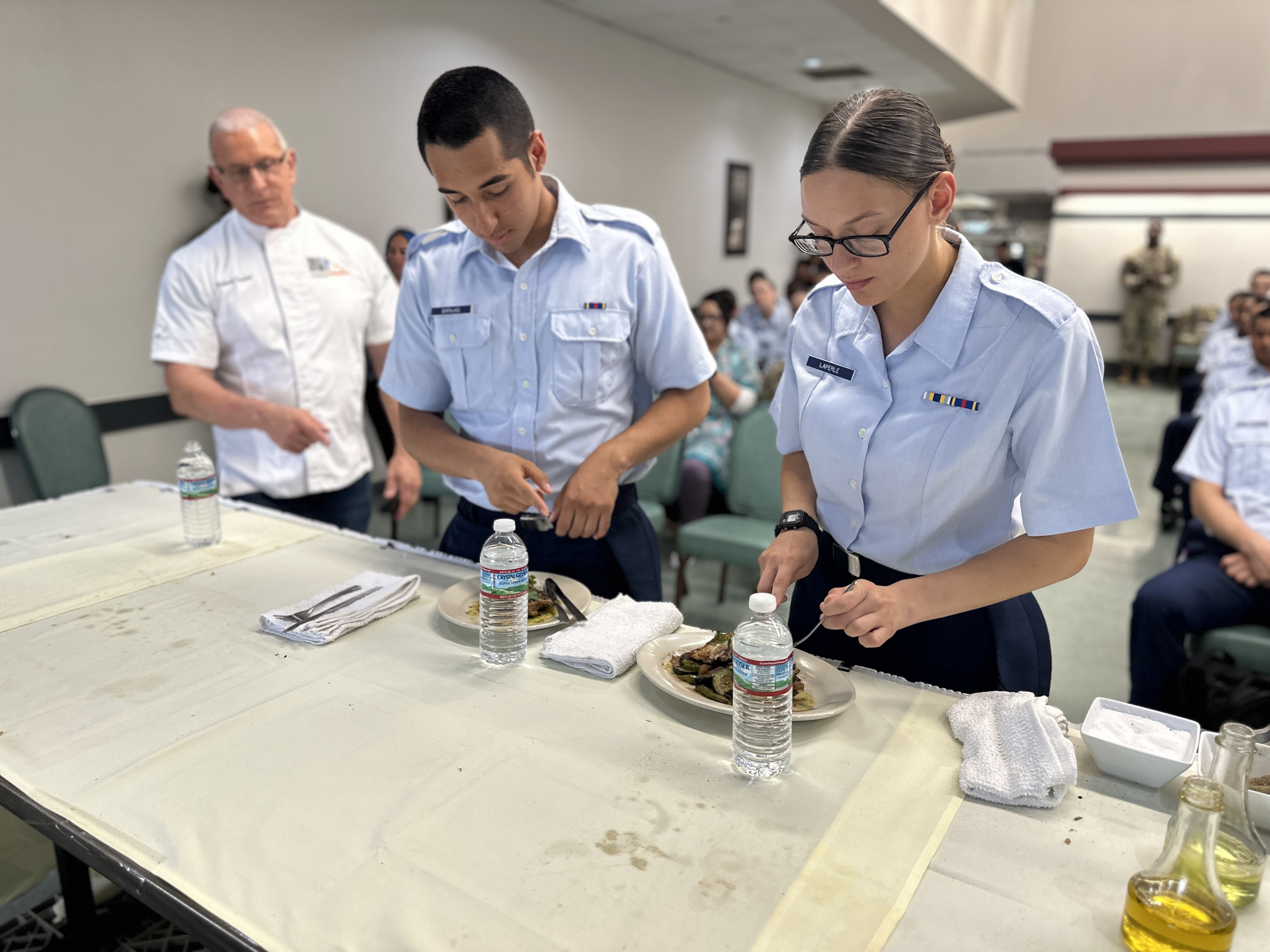 Celebrity Chef Robert Irvine inspires Airmen with healthy dinner and ...