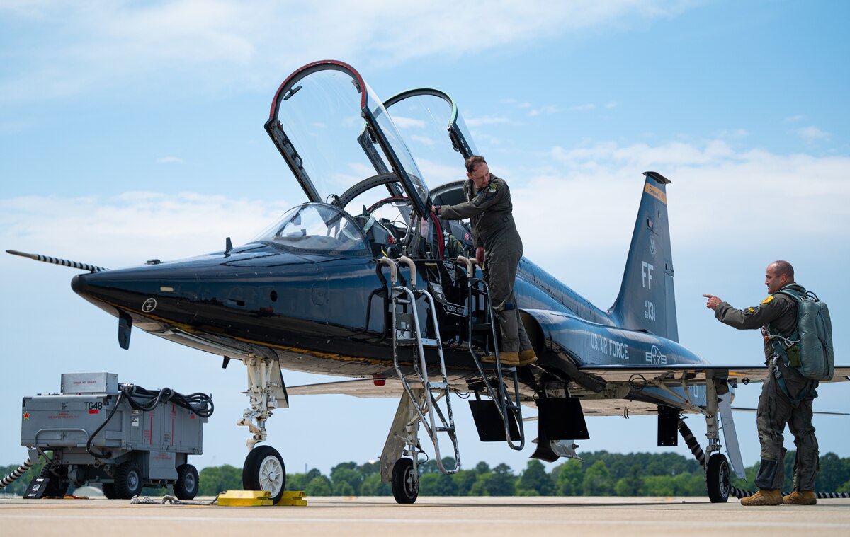 JBLE Commanders take flight for their next mission > 505th Command and ...