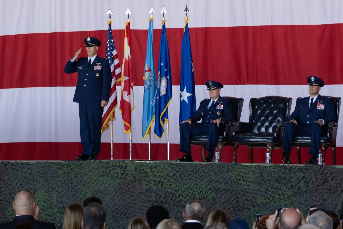 Col. Kenneth Voigt takes command of the 552nd Air Control Wing > 552nd ...