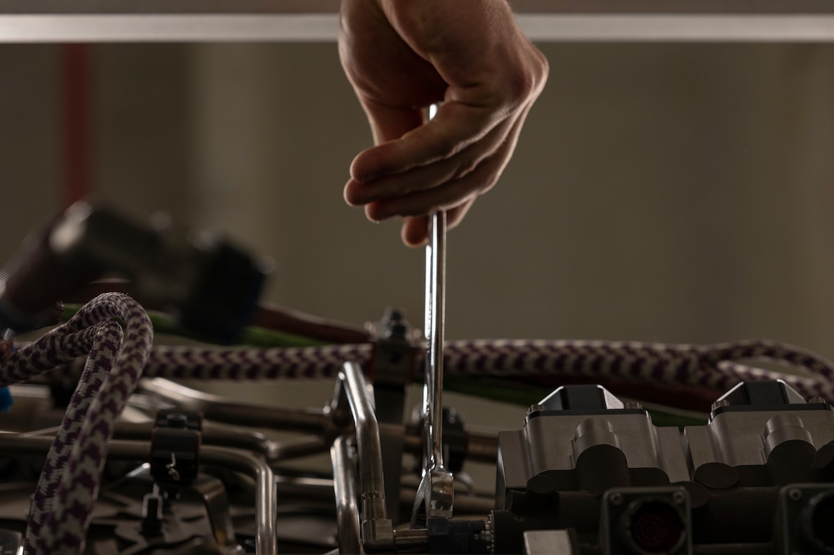 The first strike; F-35A Lightning II training engine arrives to Tyndall ...