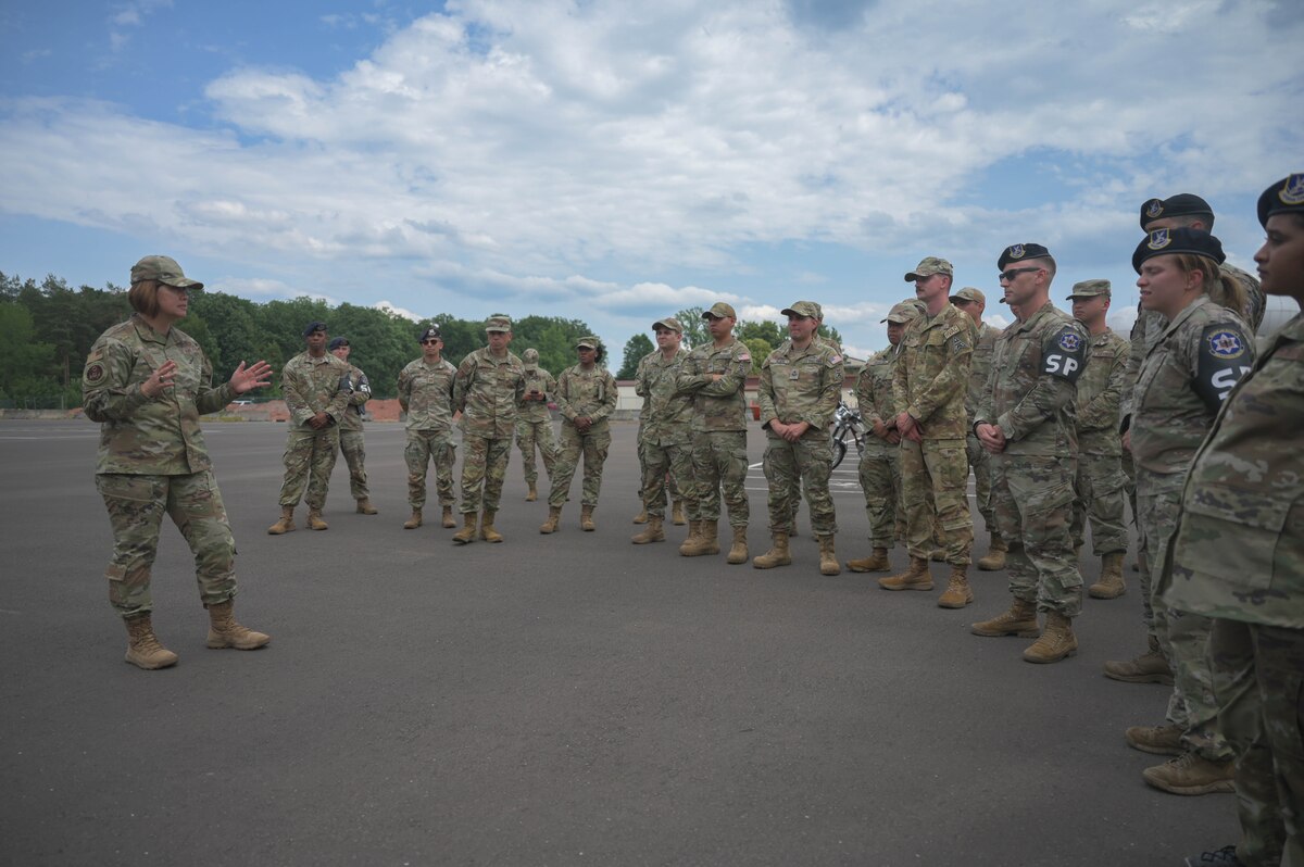 Chief Bass visits Ramstein, Kapaun > Ramstein Air Base > Article Display