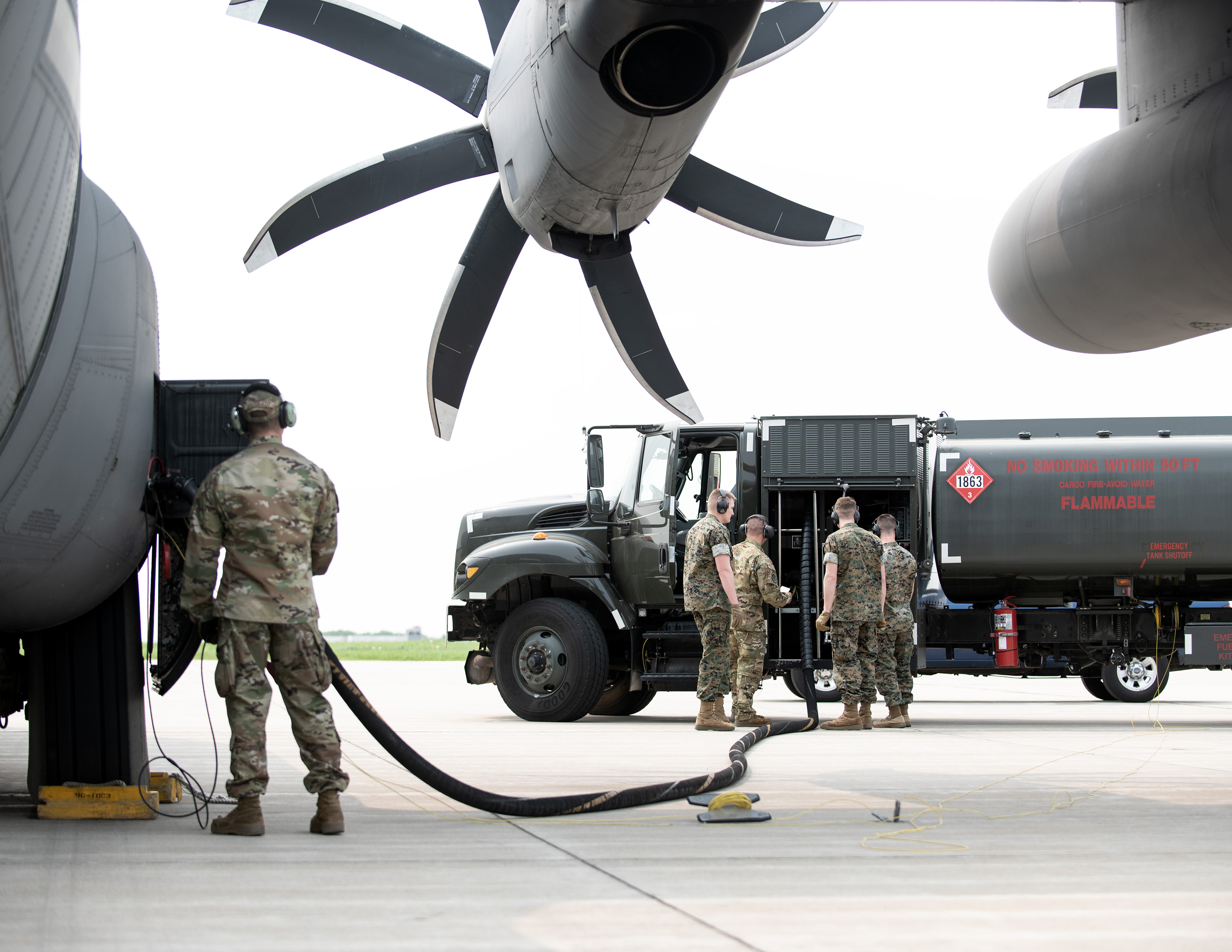Marines Refuel a C-130 Hercules > 133rd Airlift Wing > Article Display