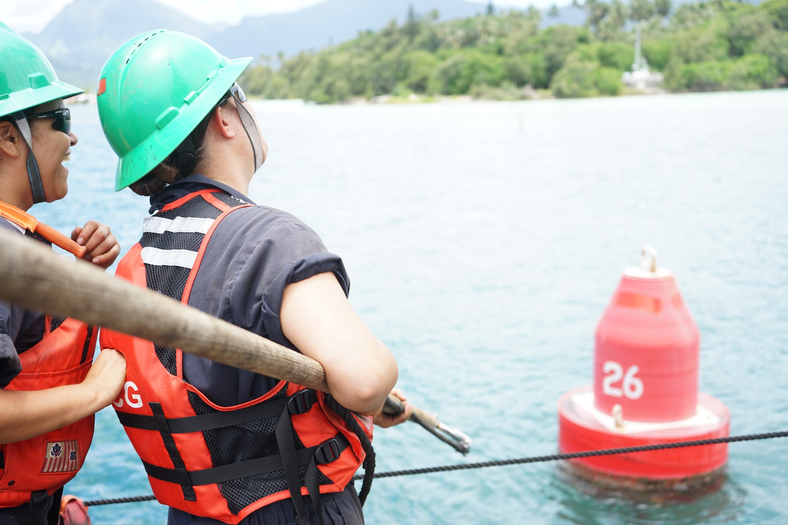 Coast Guard crew services navigation buoys off Oahu > United States ...