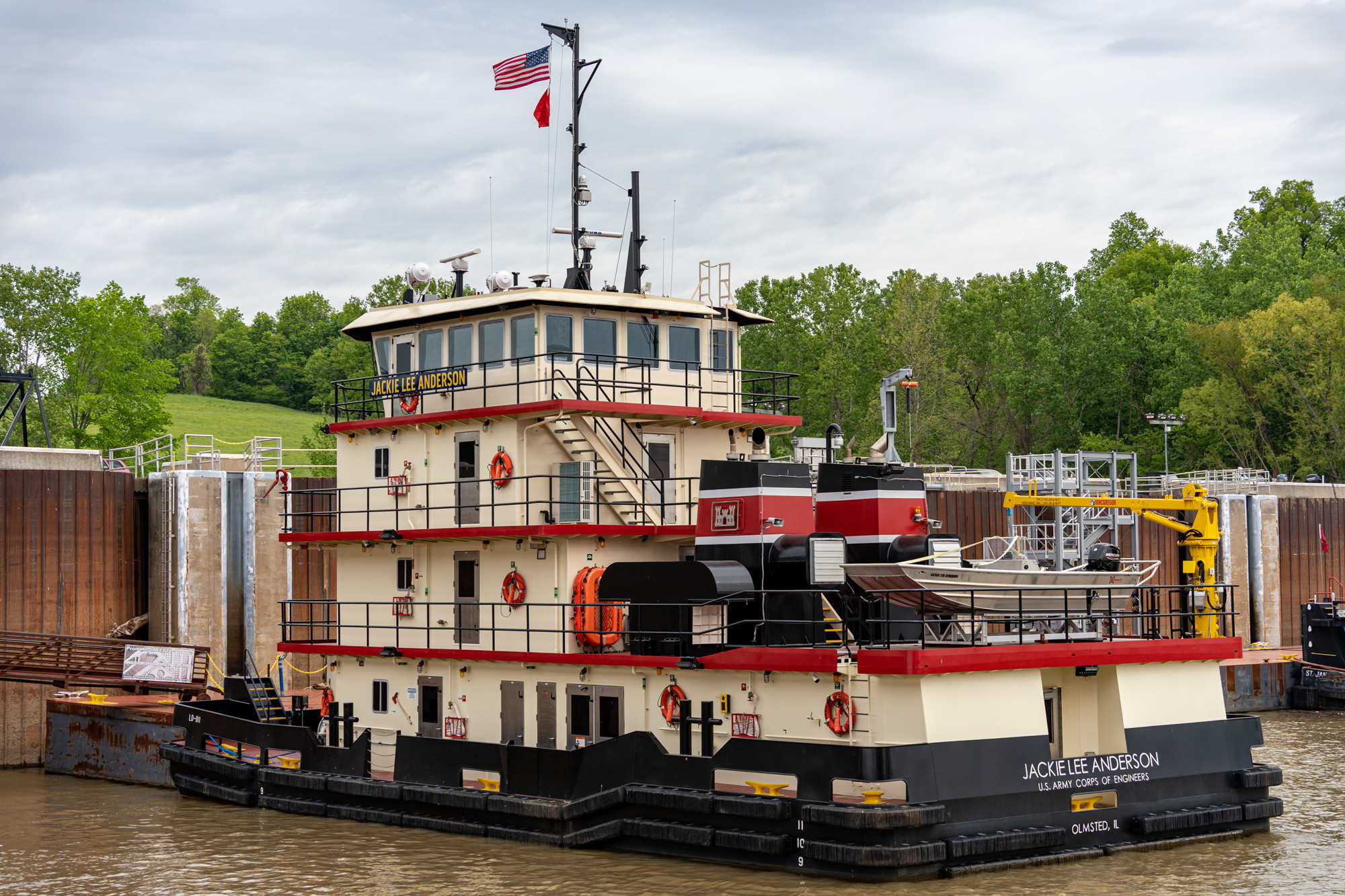Louisville District christens new workboat at Olmsted Locks and Dam ...