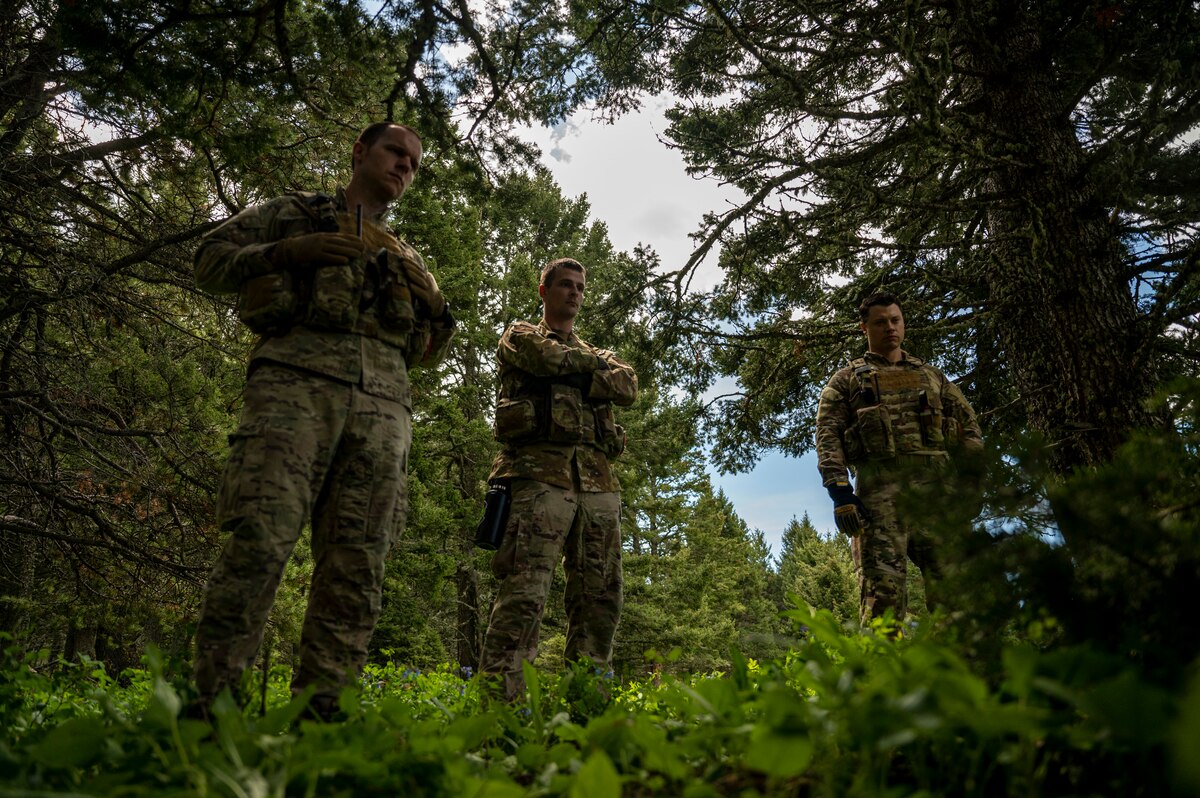 Montana Airmen conduct SERE refresher training > Air Force Global ...