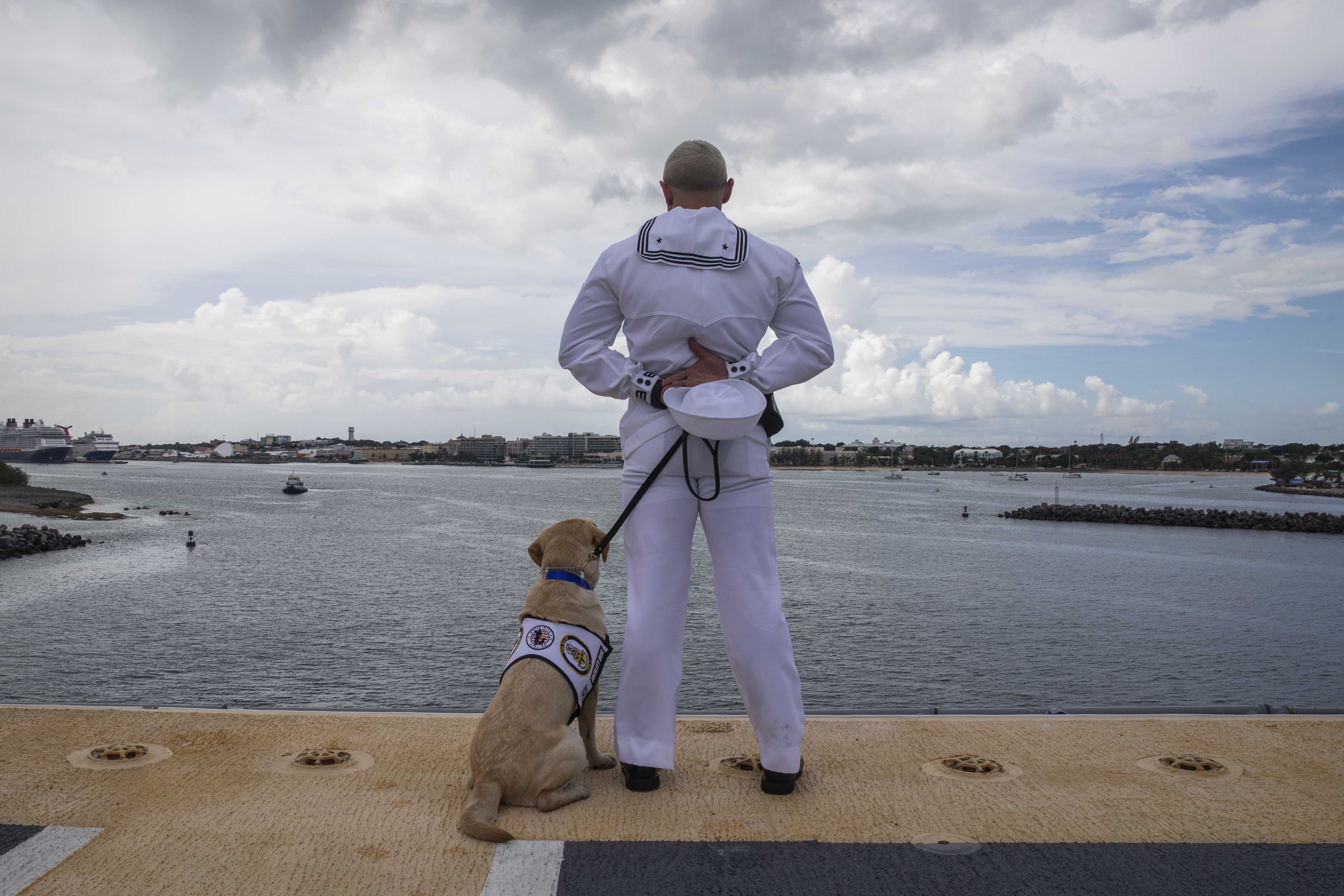 USS Wasp Arrives in The Bahamas to Celebrate Nation's 50th Year of ...