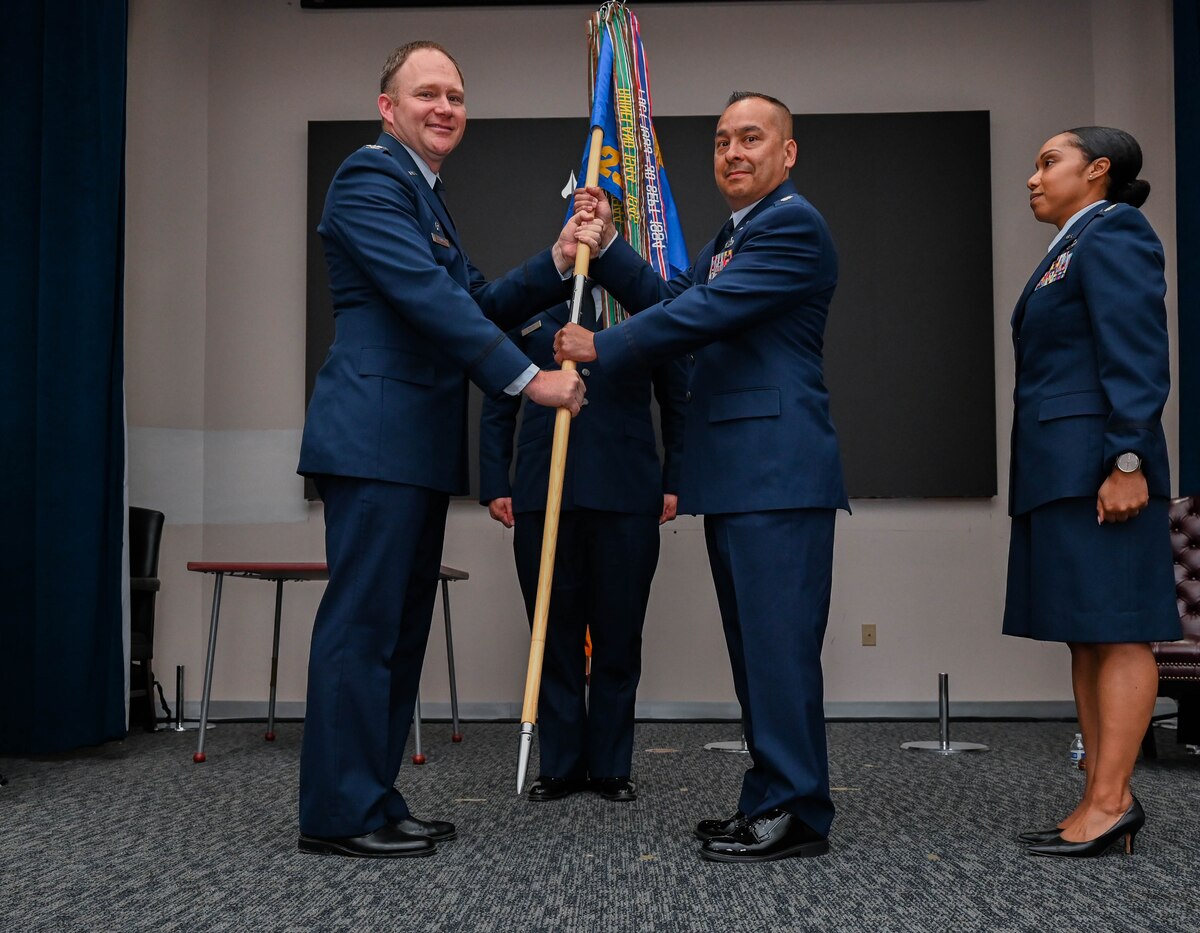 23rd Intelligence Squadron welcomes new commander > 433rd Airlift Wing ...
