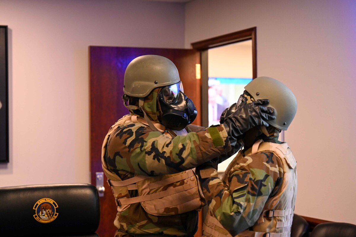 97 CS Airmen soak up readiness skills during MOPP exercise > Altus Air ...