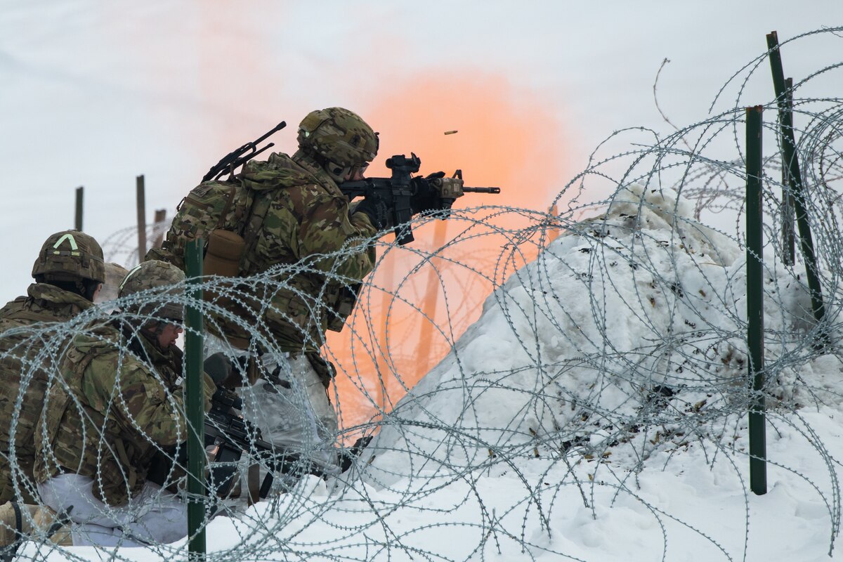 '3 Geronimo' paratroopers conduct CALFEX > Joint Base Elmendorf ...