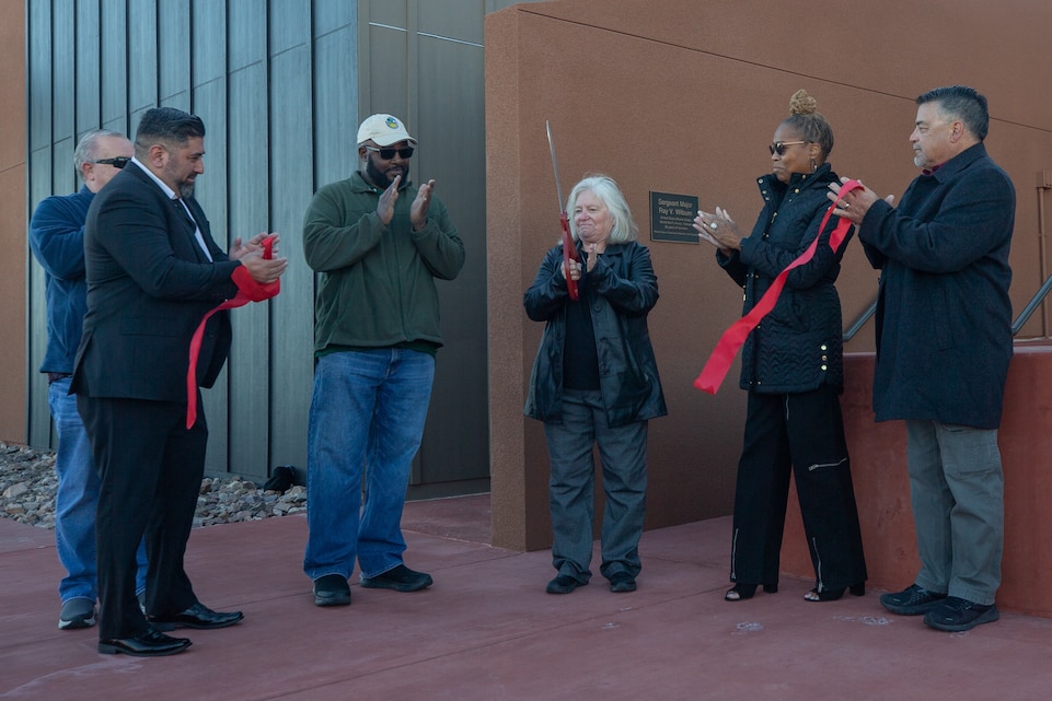 Sgt. Maj. Ray Wilburn receives a memorial plaque in Twentynine Palms ...