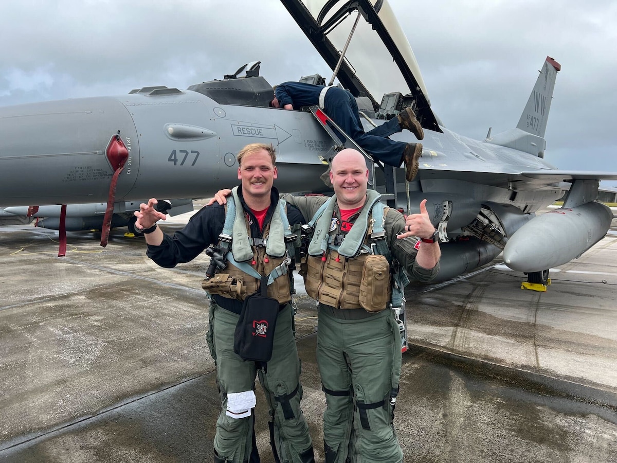 The Super Bowl has the Kelce Brothers, the AF has the Oliver Brothers ...