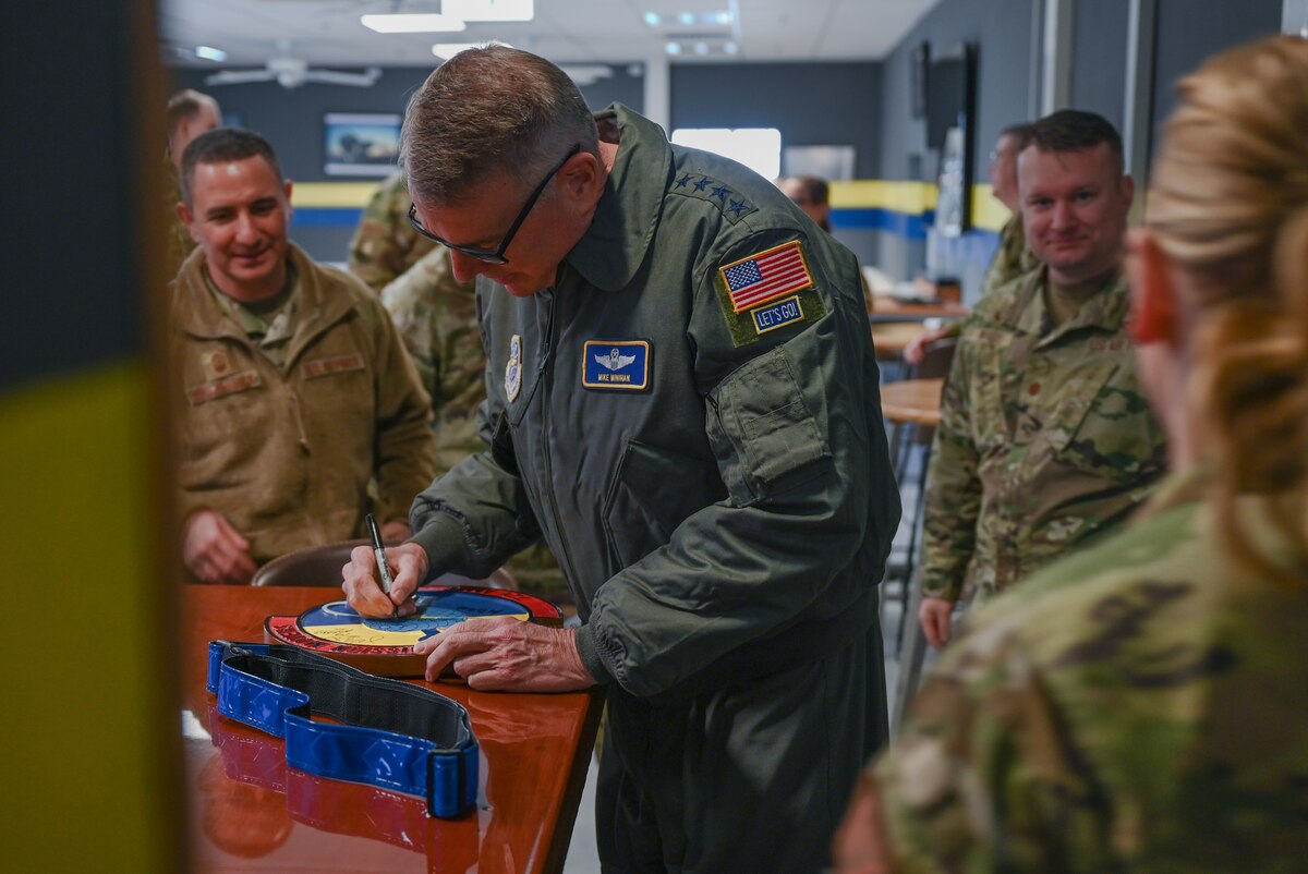 Air Mobility Command leadership visits 521st AMOW > Ramstein Air Base > Article Display