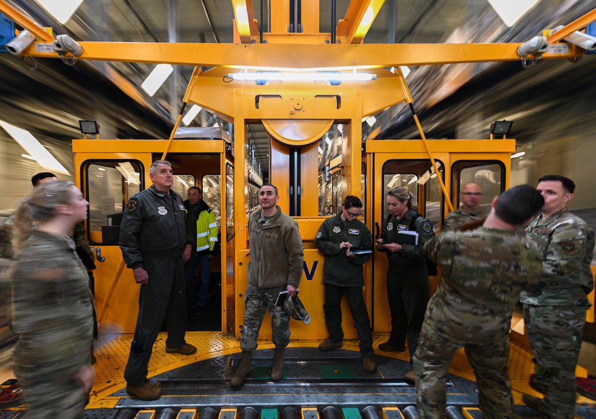 Air Mobility Command leadership visits 521st AMOW > Air Mobility Command > Article Display