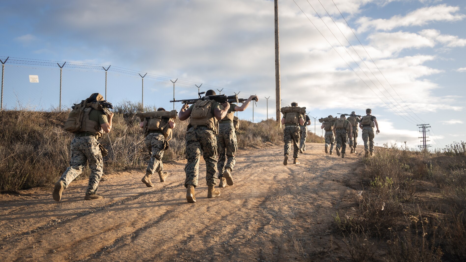 MARCENT commander visits Marines in Iraq > 1st Marine Logistics Group ...