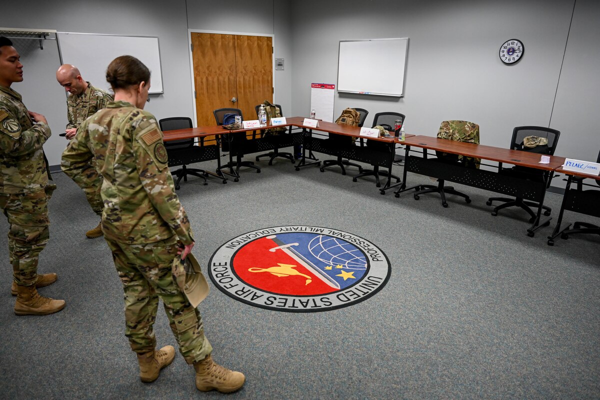 Air Mobility Command First Sergeant visits Team Little Rock > Little ...