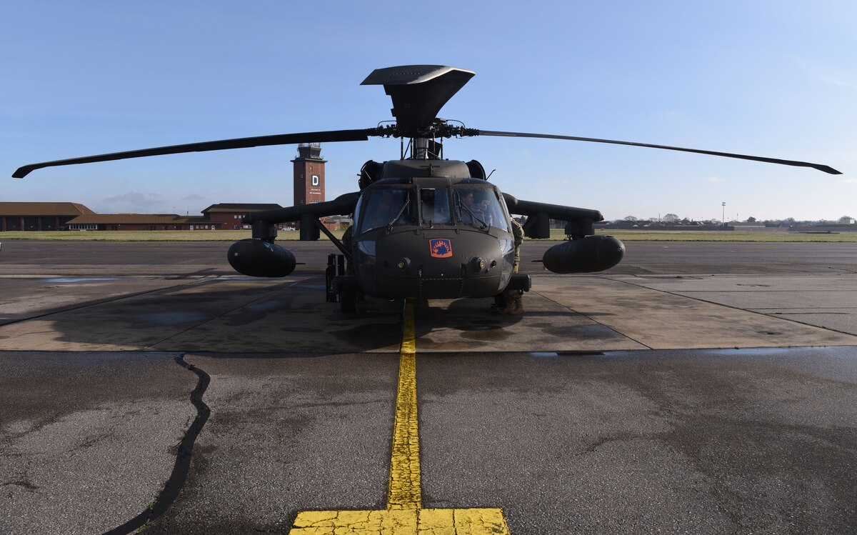 US Army Black Hawks make flying visit to RAF Mildenhall > Royal Air ...