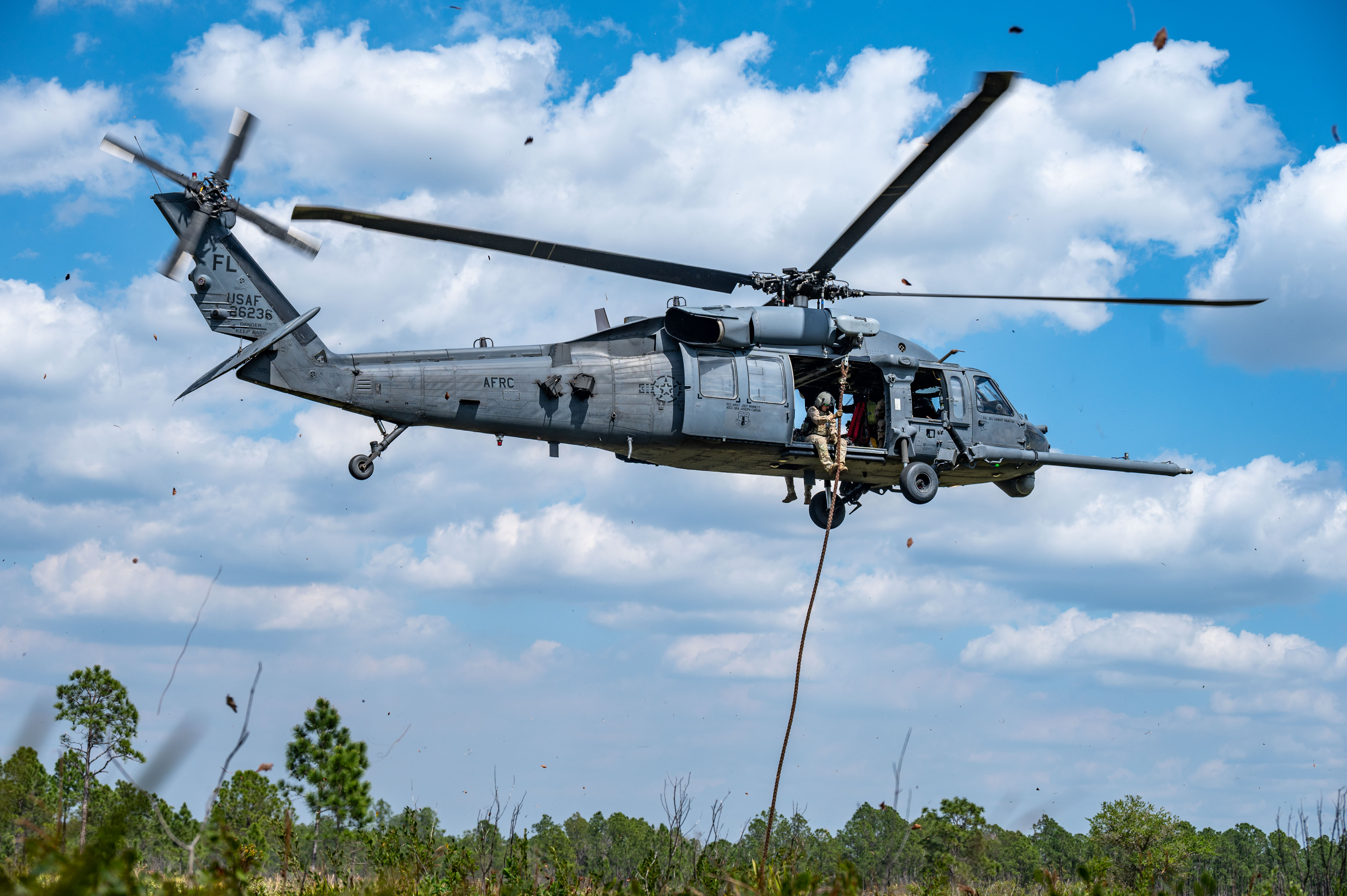 301st conducts alternate insertion, extration training > 920th Rescue ...