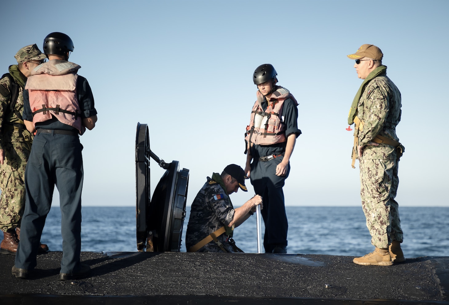 CTF 74 Visits U.S. Submarine in Australia > U.S. Indo-Pacific Command ...