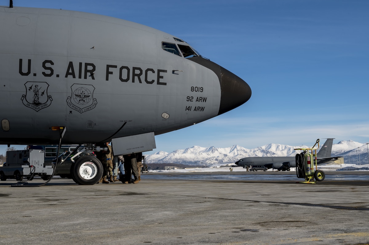 384th ARS Refuels Marine F/A-18 Hornets in Coronet across Pacific > Air ...