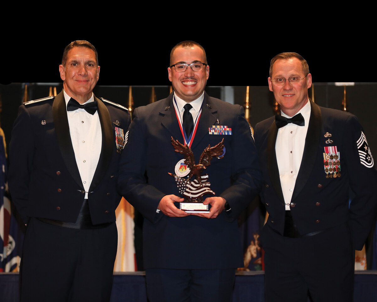 Wing announces 2022 annual award winners > 445th Airlift Wing > Article ...