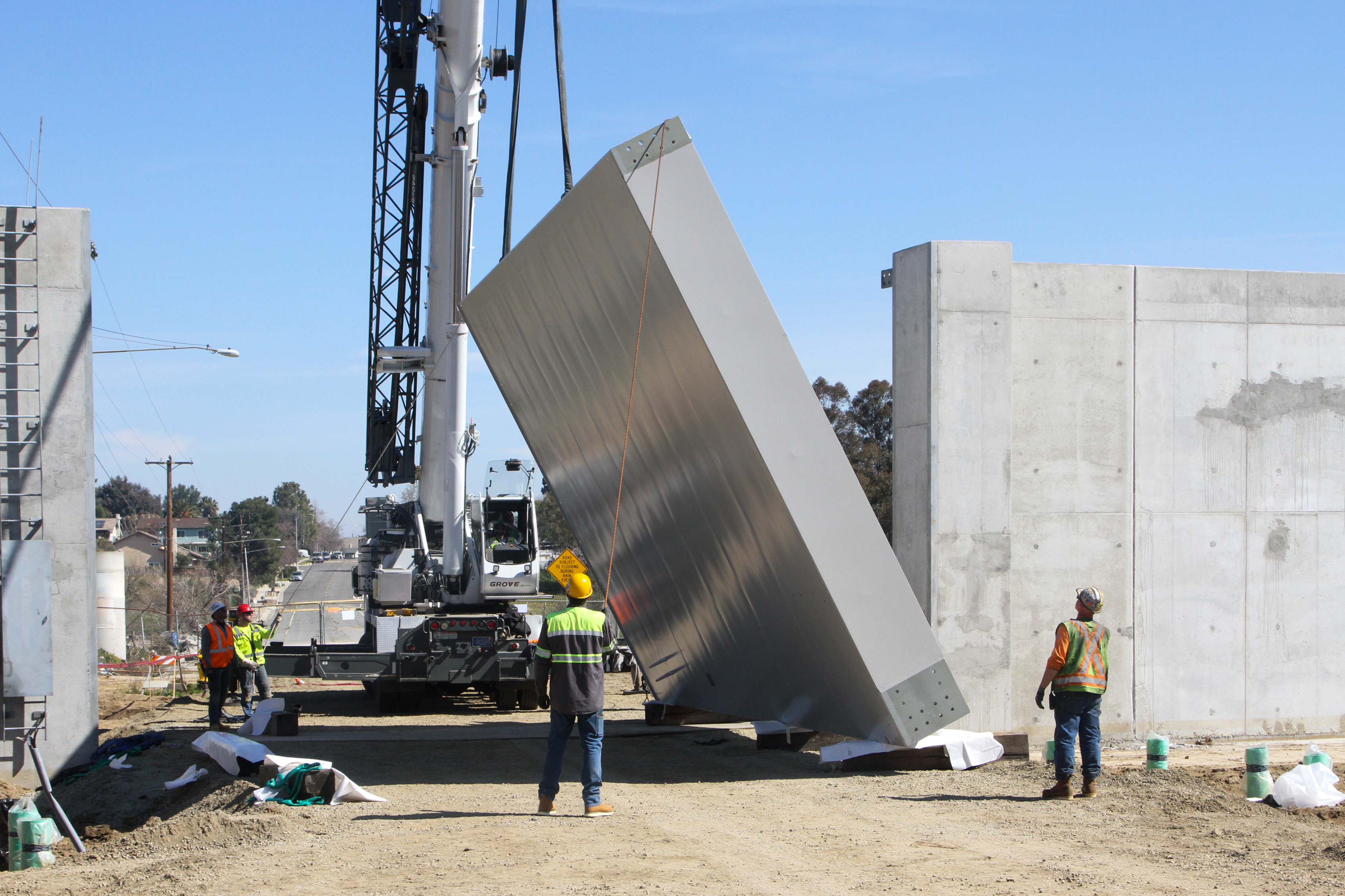 New Alcoa Dike floodgate to help protect Corona community > Los Angeles ...