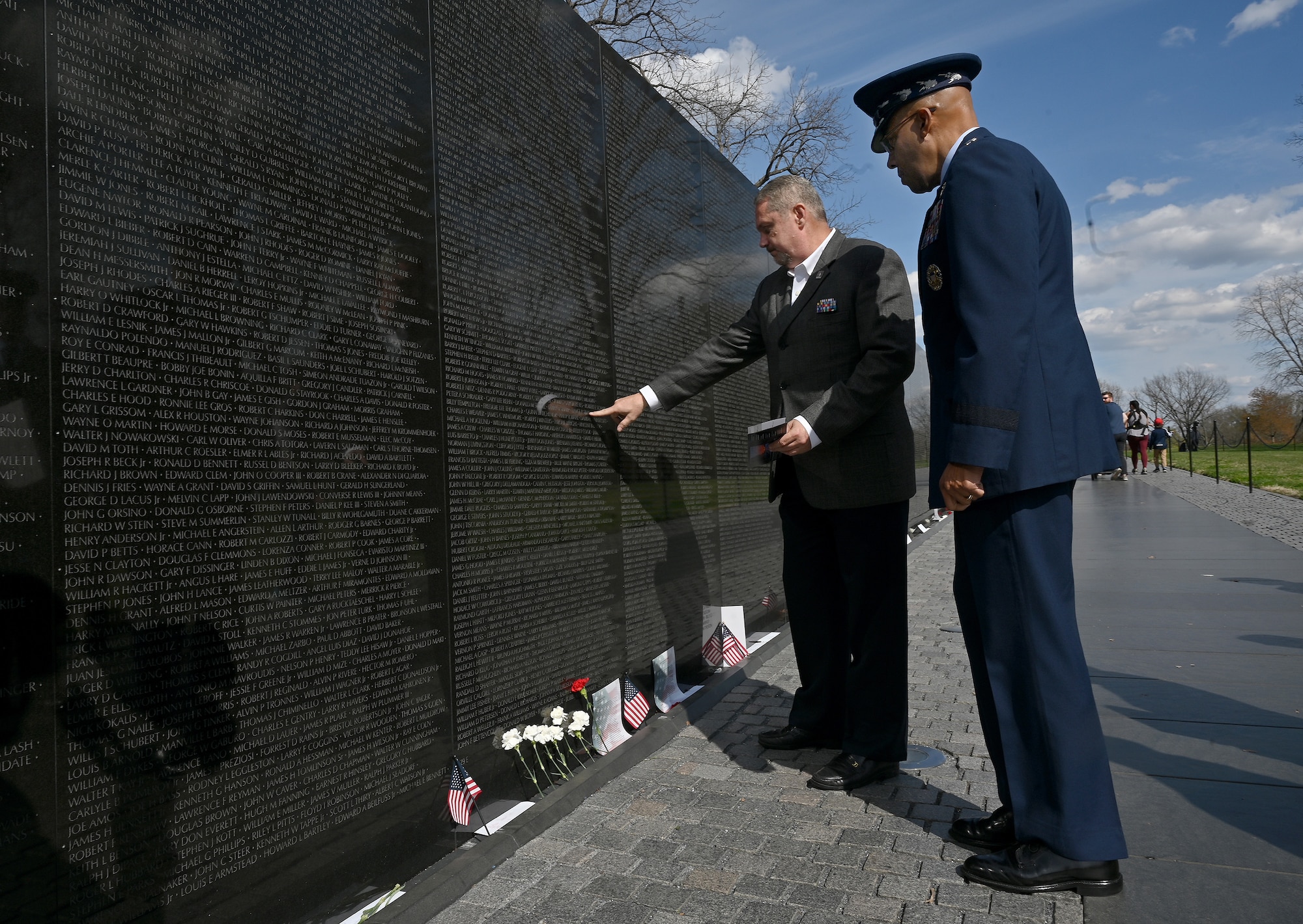 DAF senior leaders pay respects at Vietnam Veterans Memorial > Air ...