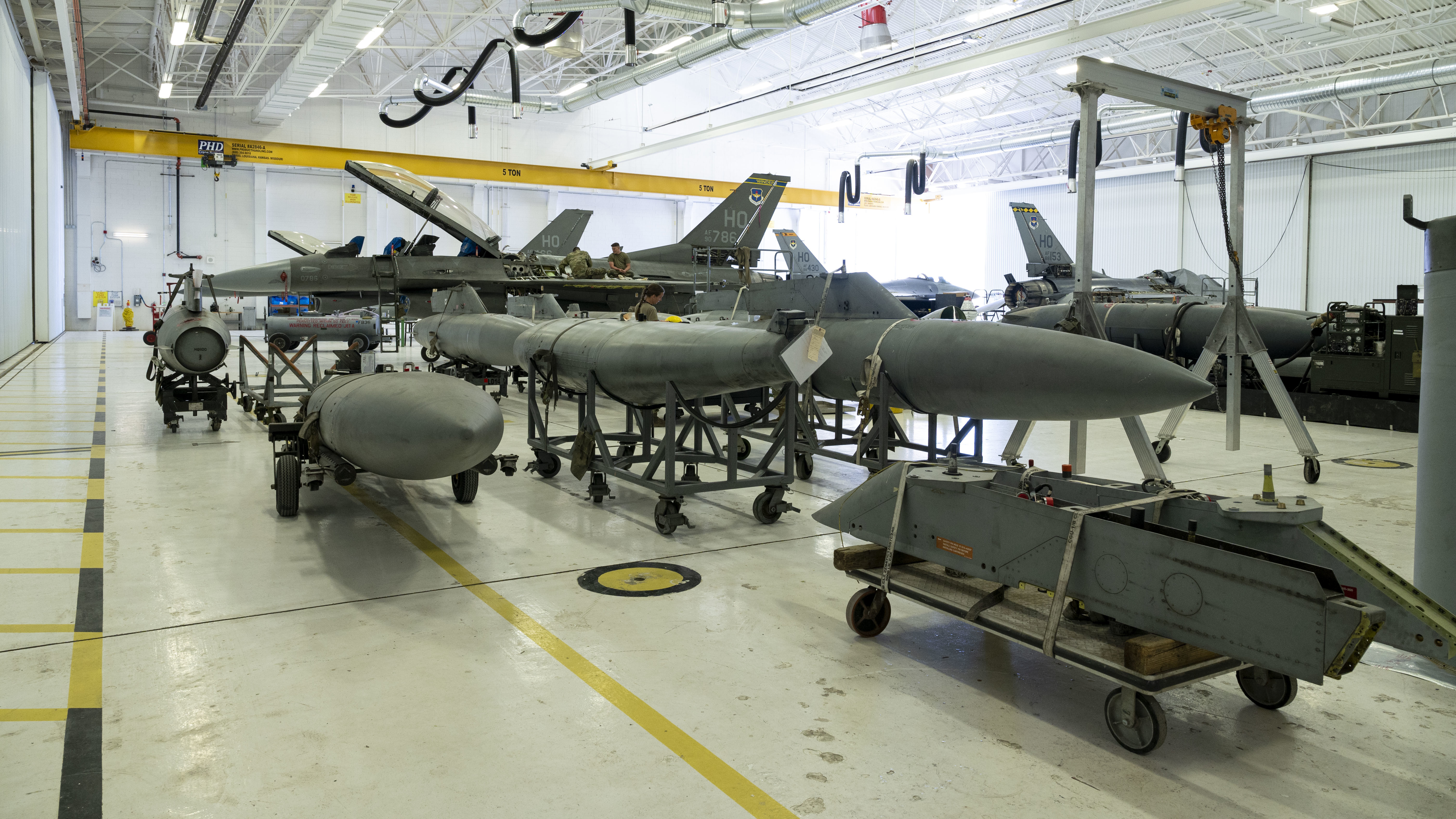 49th CMS Airmen fuel Holloman > Holloman Air Force Base > Display