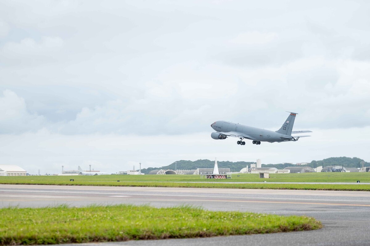 909th AMU crew chiefs keep Stratotankers in business > Kadena Air Base ...