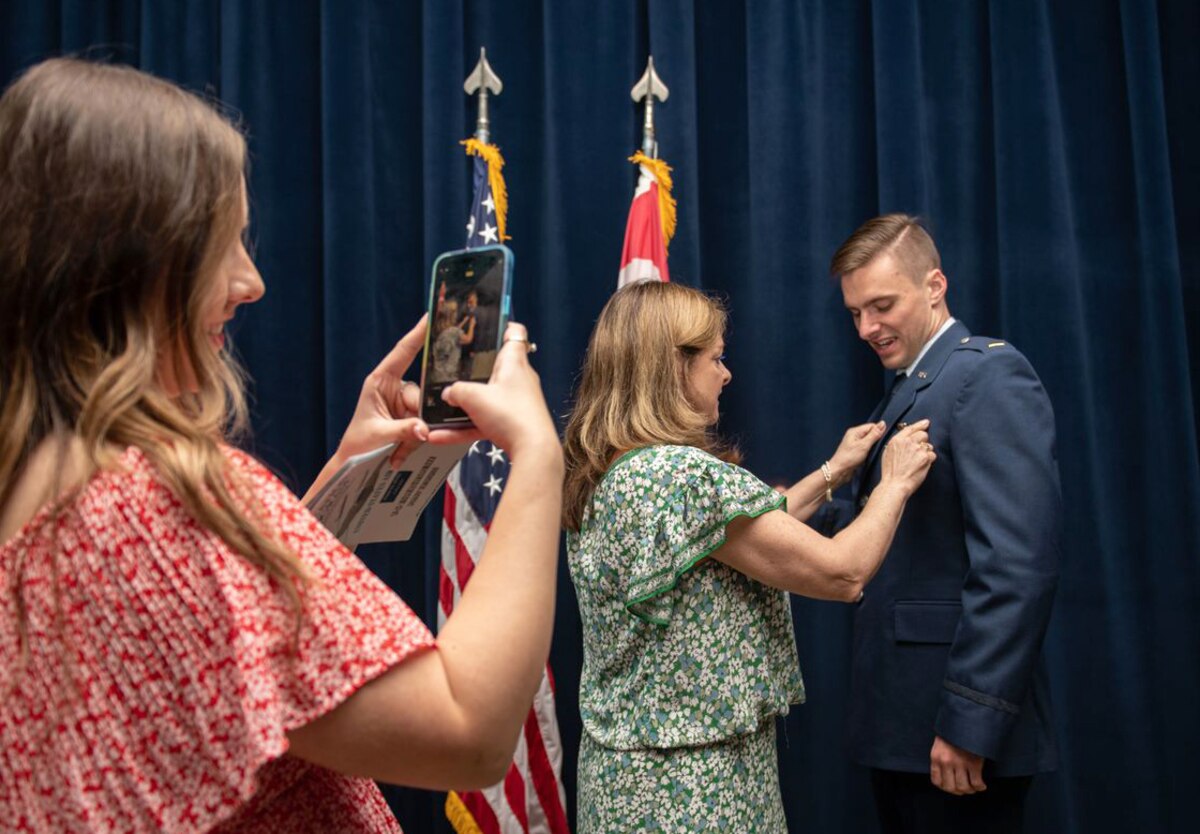 Former Vance commander guest speaker at Class 23-09 graduation > Vance ...