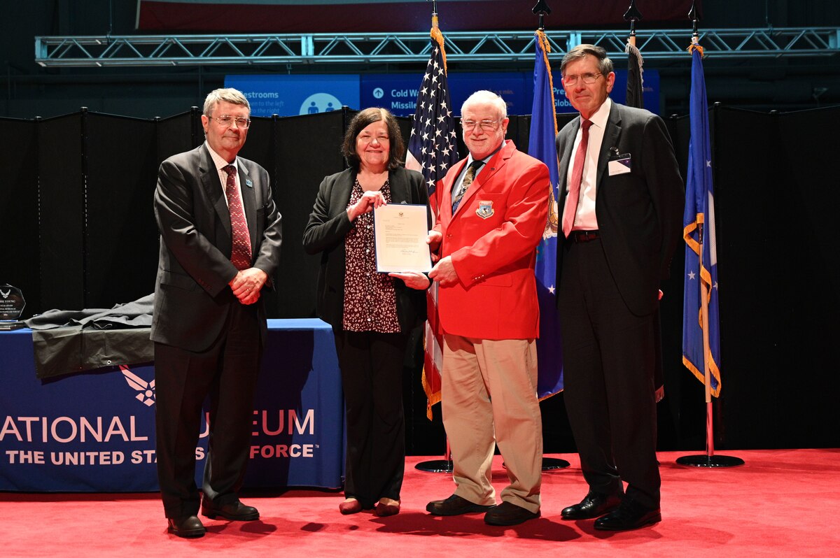 NATIONAL MUSEUM OF THE USAF HONORS VOLUNTEERS AT ANNUAL BANQUET ...