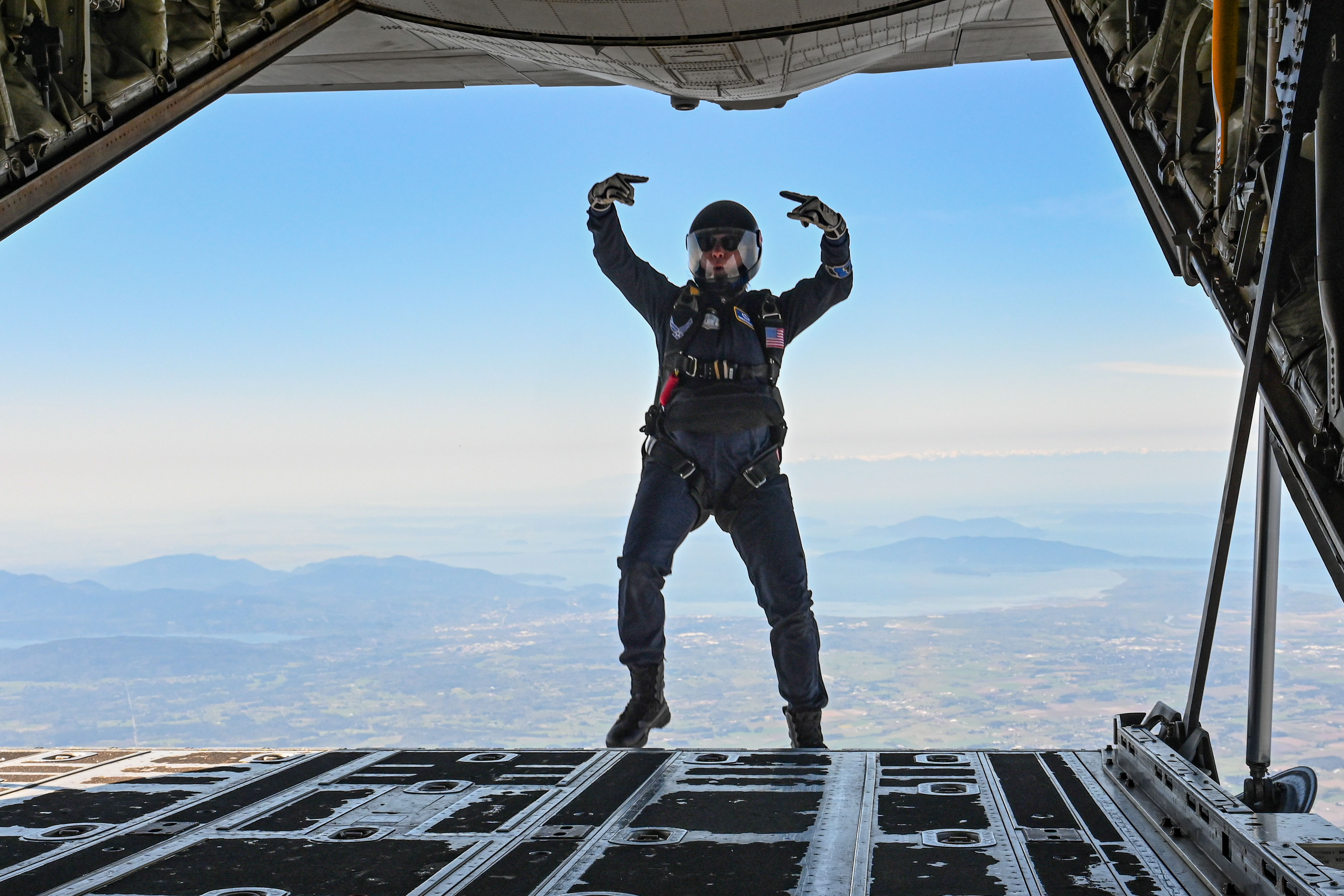 19th AW all-female aircrew inspires future female leaders > Little Rock ...