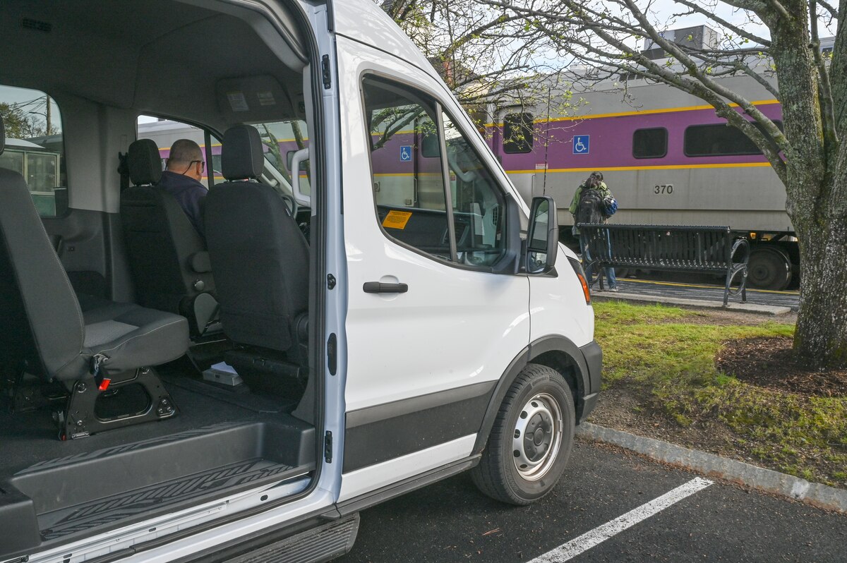 LRS to operate shuttle service between Concord, Hanscom AFB > Hanscom ...