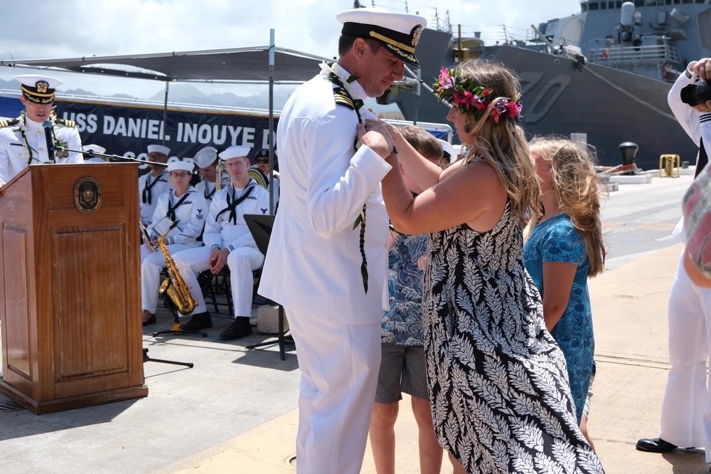 USS DANIEL INOUYE HOLDS CHANGE OF COMMAND CEREMONY > Naval Surface ...