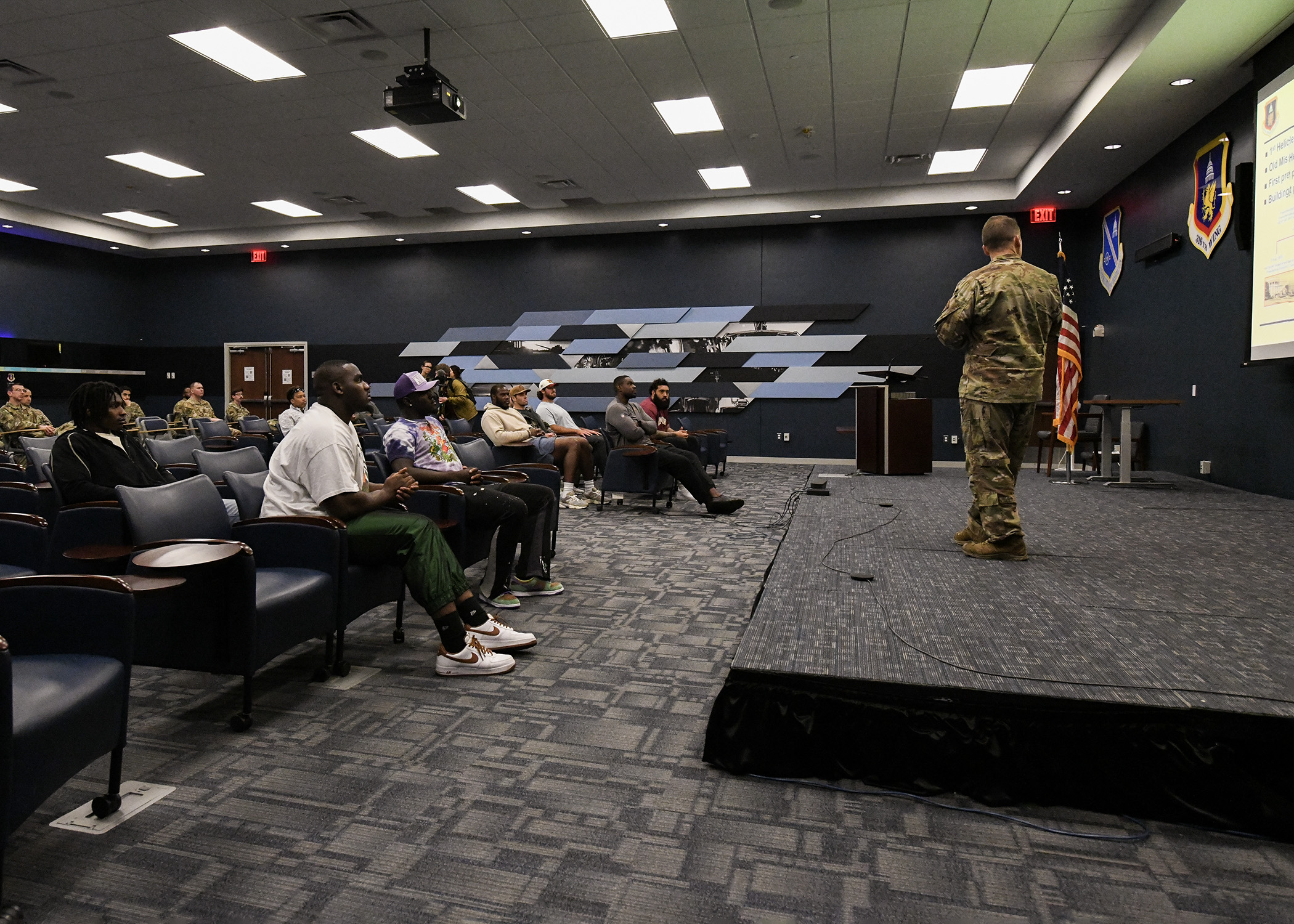 Washington Commanders get first-hand experience with 1st Helicopter ...