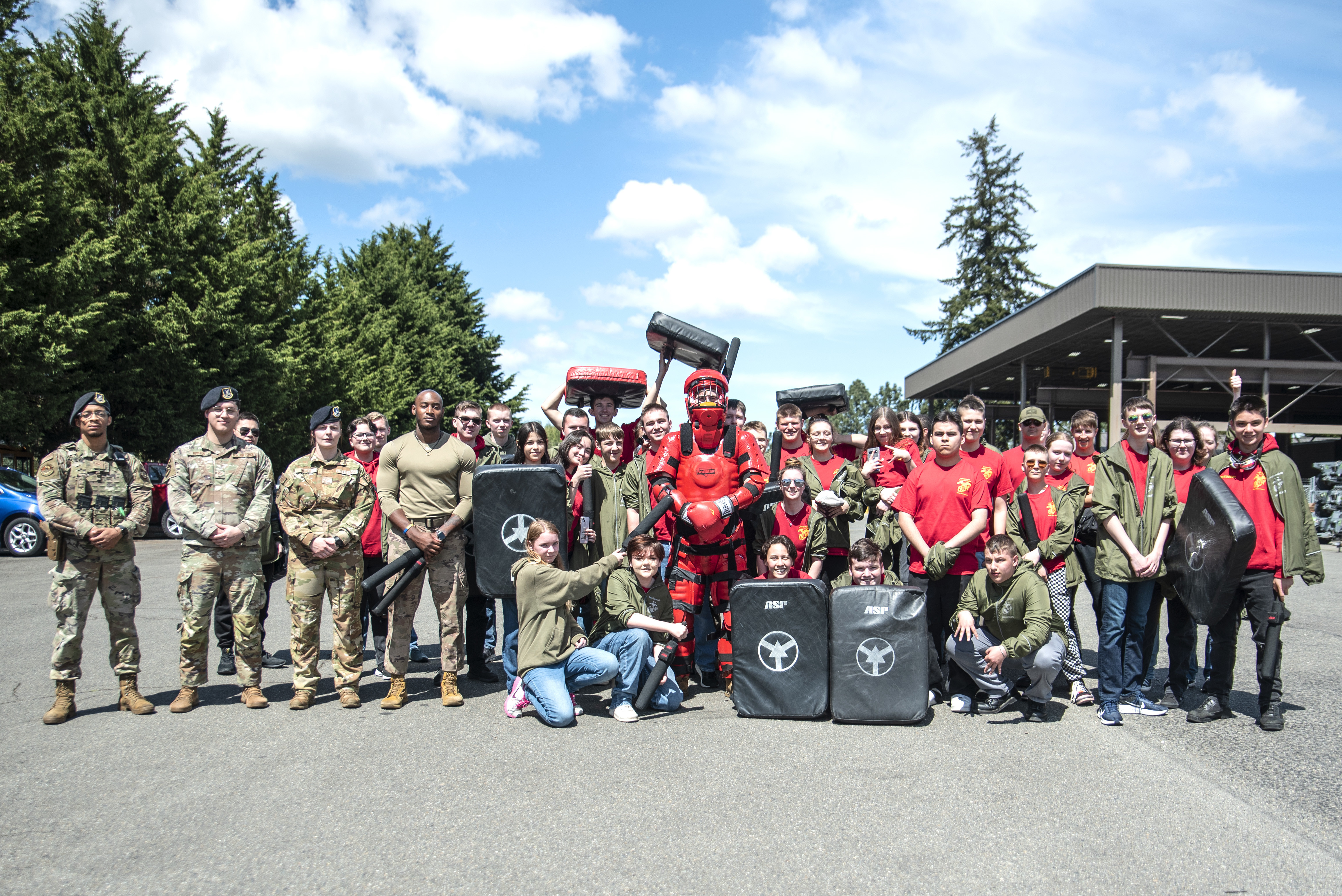 62d AW hosts Snohomish High School Marine Corps JROTC > Team McChord ...