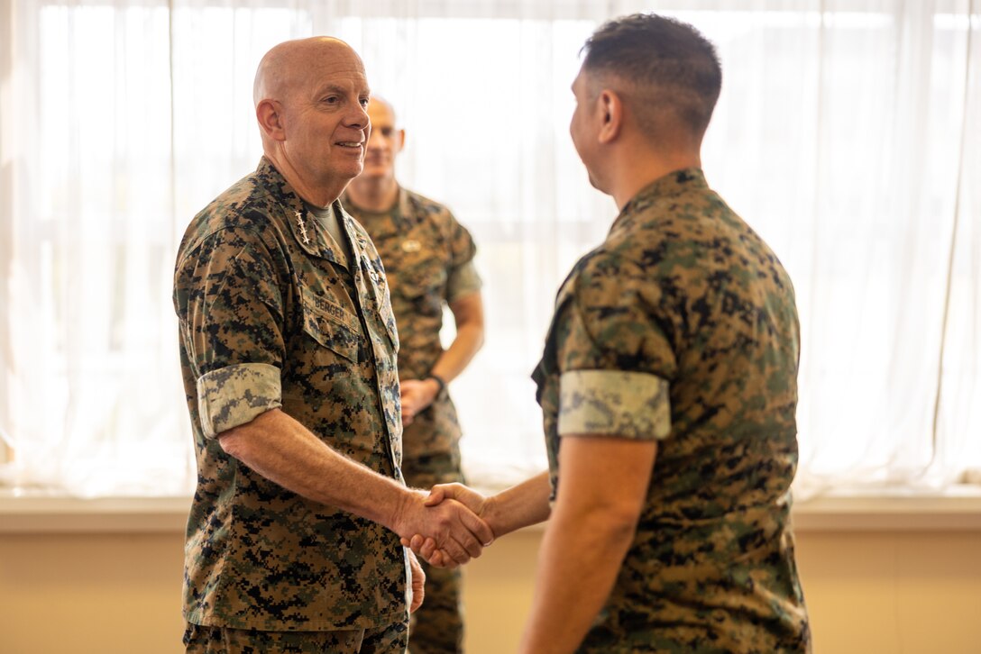 Commandant, Sergeant Major of the Marine Corps visit Marine Corps Air ...