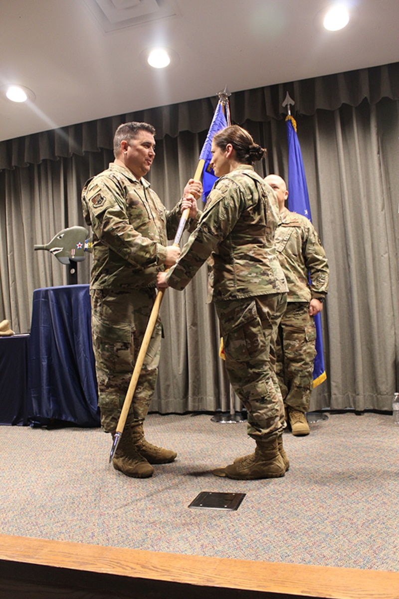 28 IS welcomes new commander > 445th Airlift Wing > Article Display